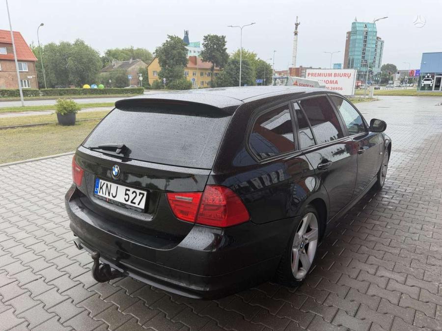 Black BMW 320 2012 in Klaipeda, with an engine capacity of 2.00 L and mileage of 450 thousand km for 3500 €, photo 5 on AUTOMOTO.COM.LV