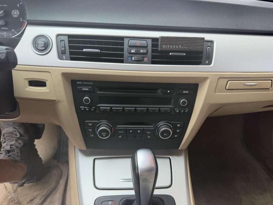 Black BMW 320 2012 in Klaipeda, with an engine capacity of 2.00 L and mileage of 450 thousand km for 3500 €, photo 8 on AUTOMOTO.COM.LV