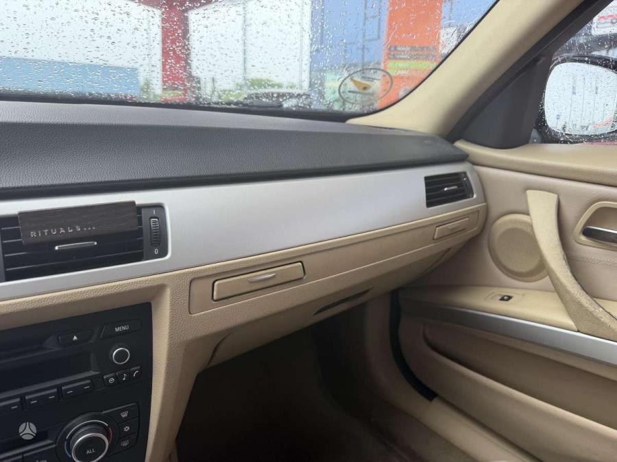 Black BMW 320 2012 in Klaipeda, with an engine capacity of 2.00 L and mileage of 450 thousand km for 3500 €, photo 9 on AUTOMOTO.COM.LV