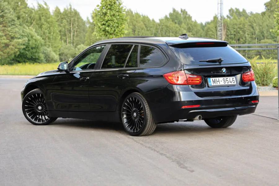 Black BMW 320 2012 in Jelgava, with an engine capacity of 2.00 L and mileage of 286 thousand km for 7650 €, photo 7 on AUTOMOTO.COM.LV