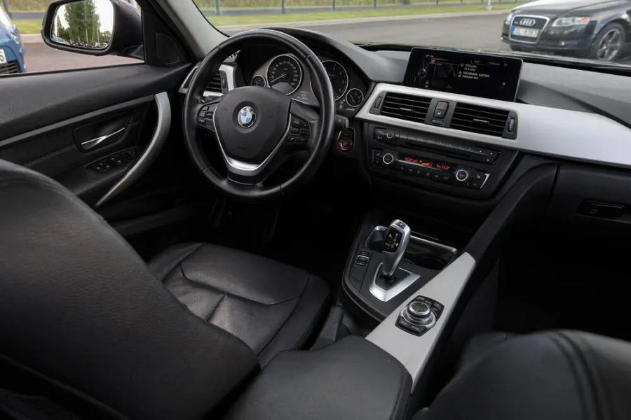 Black BMW 320 2012 in Jelgava, with an engine capacity of 2.00 L and mileage of 286 thousand km for 7650 €, photo 14 on AUTOMOTO.COM.LV