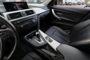 Black BMW 320 2012 in Jelgava, with an engine capacity of 2.00 L and mileage of 286 thousand km for 7650 €, photo 19 on AUTOMOTO.COM.LV