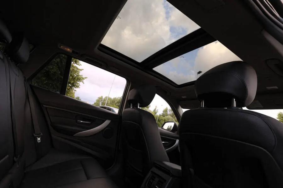 Black BMW 320 2012 in Jelgava, with an engine capacity of 2.00 L and mileage of 286 thousand km for 7650 €, photo 26 on AUTOMOTO.COM.LV