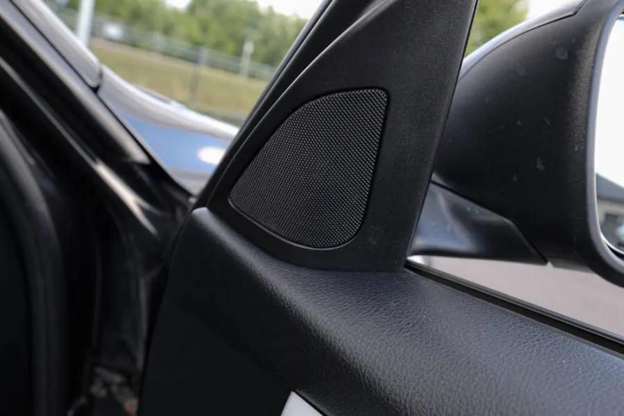 Black BMW 320 2012 in Jelgava, with an engine capacity of 2.00 L and mileage of 286 thousand km for 7650 €, photo 28 on AUTOMOTO.COM.LV