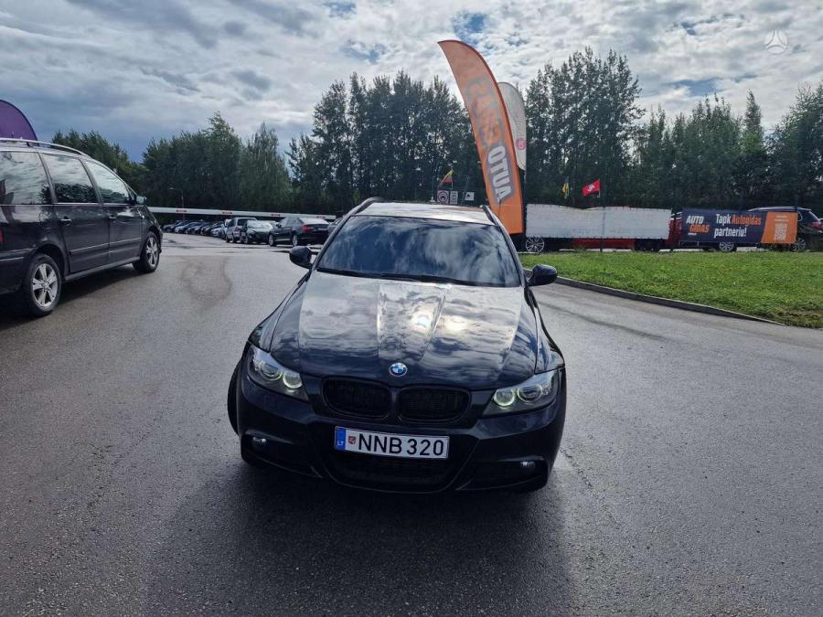 Black BMW 320 2012 in Kaunas, with an engine capacity of 2.00 L and mileage of 277 thousand km for 7300 €, photo 3 on AUTOMOTO.COM.LV