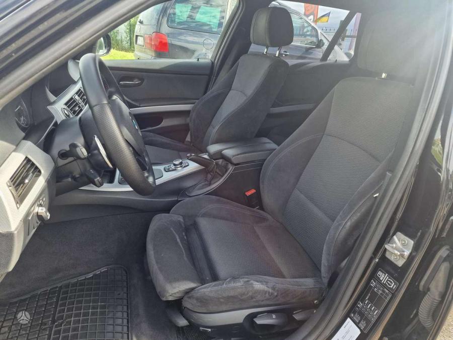 Black BMW 320 2012 in Kaunas, with an engine capacity of 2.00 L and mileage of 277 thousand km for 7300 €, photo 13 on AUTOMOTO.COM.LV
