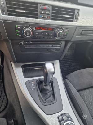 Black BMW 320 2012 in Kaunas, with an engine capacity of 2.00 L and mileage of 277 thousand km for 7300 €, photo 18 on AUTOMOTO.COM.LV