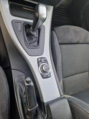 Black BMW 320 2012 in Kaunas, with an engine capacity of 2.00 L and mileage of 277 thousand km for 7300 €, photo 19 on AUTOMOTO.COM.LV