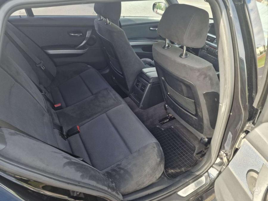 Black BMW 320 2012 in Kaunas, with an engine capacity of 2.00 L and mileage of 277 thousand km for 7300 €, photo 25 on AUTOMOTO.COM.LV