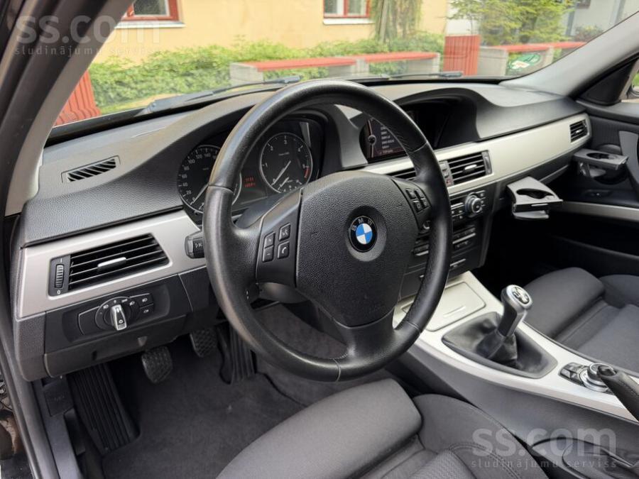 Melns BMW 320 2012 Rīga, ar dzinēja tilpumu 2.00 L un nobraukumu 210 tūkst. km par 5650 €, foto 22 vietnē AUTOMOTO.COM.LV