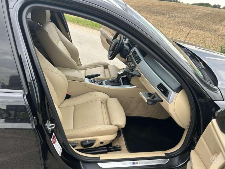 Black BMW 320 2012 in Marijampole, with an engine capacity of 2.00 L and mileage of 285 thousand km for 4800 €, photo 9 on AUTOMOTO.COM.LV