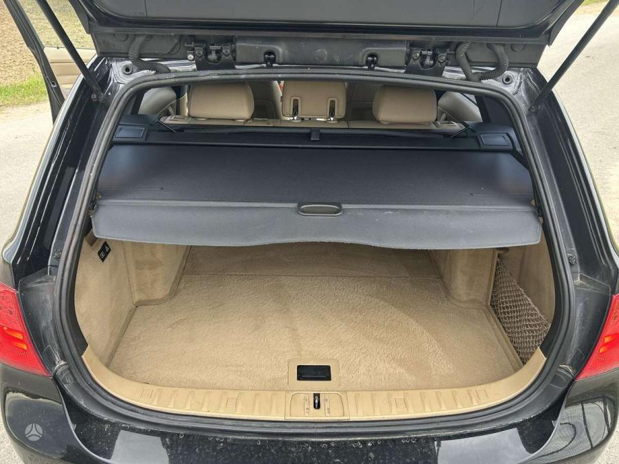 Black BMW 320 2012 in Marijampole, with an engine capacity of 2.00 L and mileage of 285 thousand km for 4800 €, photo 12 on AUTOMOTO.COM.LV