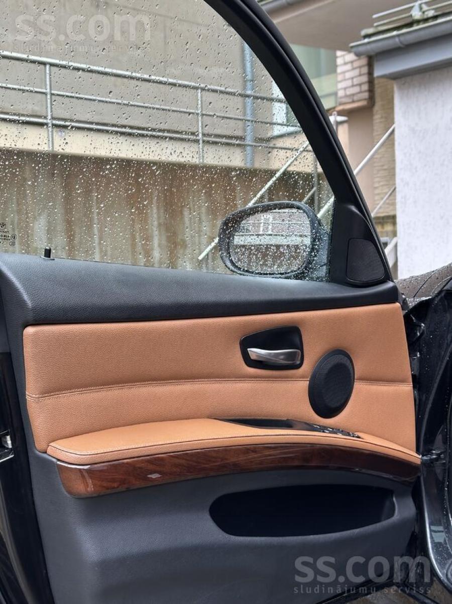 Black BMW 320 2012 in Rezekne, with an engine capacity of 2.00 L and mileage of 337 thousand km for 6500 €, photo 5 on AUTOMOTO.COM.LV