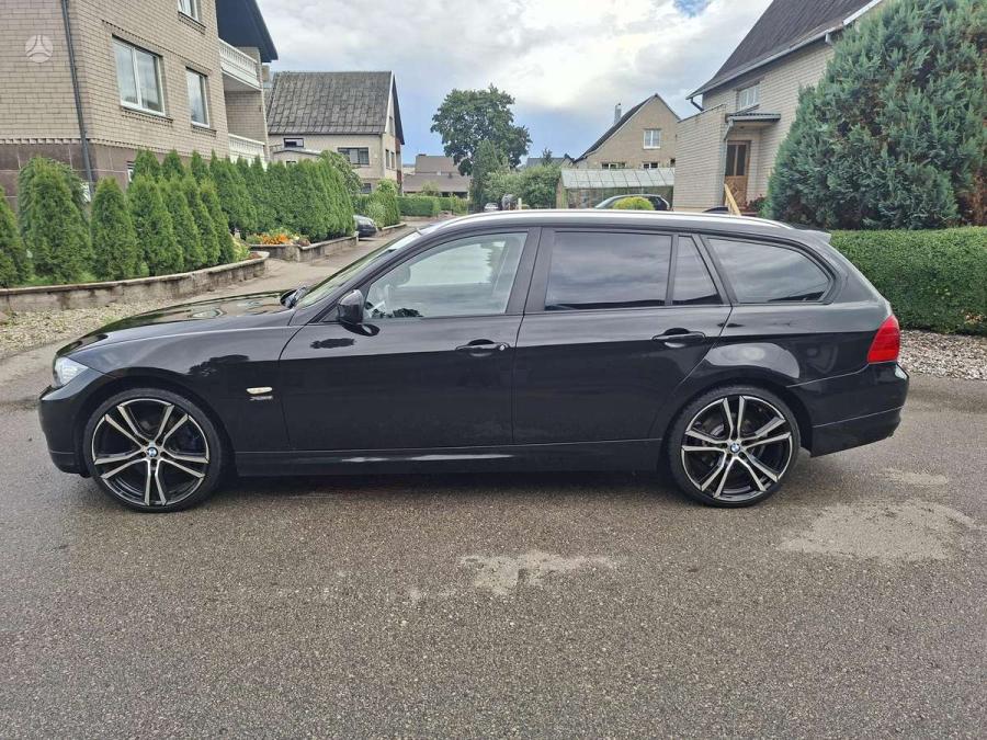 Black BMW 320 2012 in Raseiniai, with an engine capacity of 2.00 L and mileage of 260 thousand km for 4900 €, photo 10 on AUTOMOTO.COM.LV