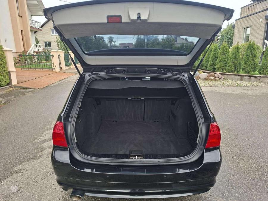 Black BMW 320 2012 in Raseiniai, with an engine capacity of 2.00 L and mileage of 260 thousand km for 4900 €, photo 13 on AUTOMOTO.COM.LV