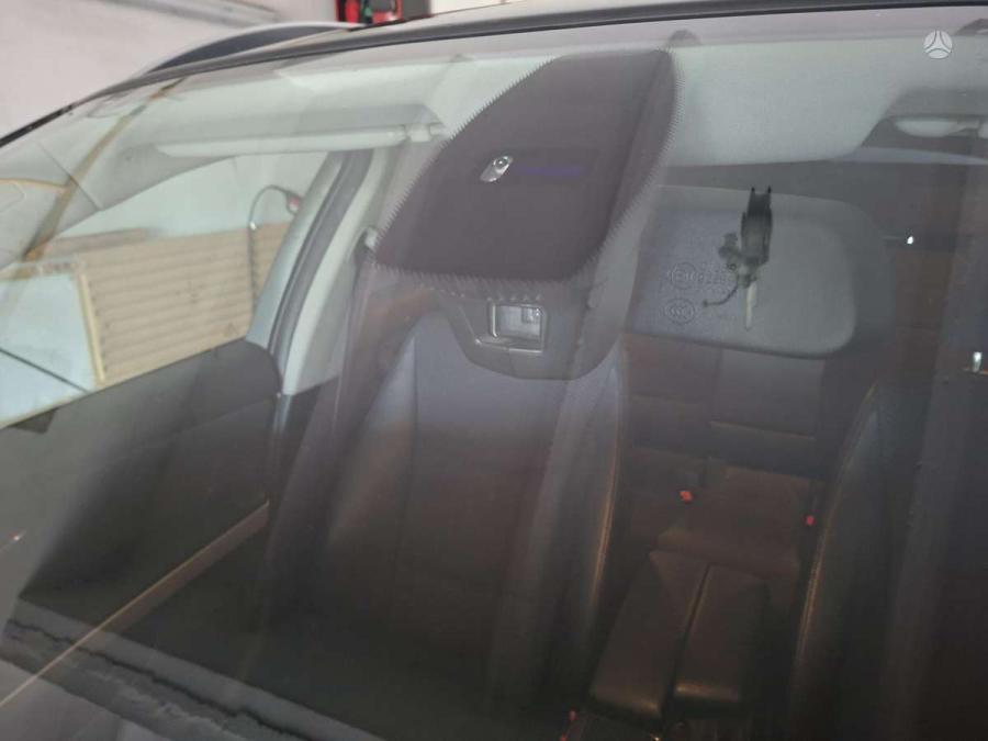 Black BMW 320 2012 in Raseiniai, with an engine capacity of 2.00 L and mileage of 260 thousand km for 4900 €, photo 26 on AUTOMOTO.COM.LV