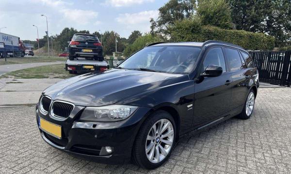 BMW 320 2012 in Plunge on AUTOMOTO.COM.LV Black BMW 320 2012 in Plunge, with an engine capacity of 2.00 L and mileage of 261 thousand km for 4800 €, photo 3 on AUTOMOTO.COM.LV