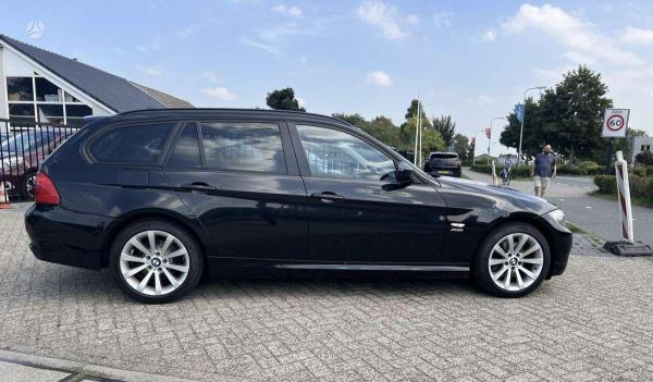 BMW 320 2012 in Plunge on AUTOMOTO.COM.LV Black BMW 320 2012 in Plunge, with an engine capacity of 2.00 L and mileage of 261 thousand km for 4800 €, photo 4 on AUTOMOTO.COM.LV