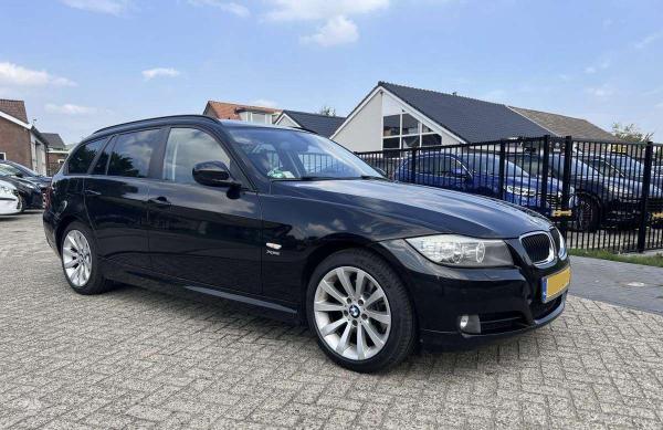BMW 320 2012 in Plunge on AUTOMOTO.COM.LV Black BMW 320 2012 in Plunge, with an engine capacity of 2.00 L and mileage of 261 thousand km for 4800 €, photo 6 on AUTOMOTO.COM.LV