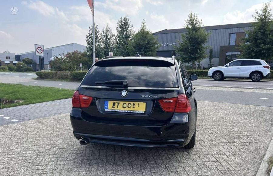 Black BMW 320 2012 in Plunge, with an engine capacity of 2.00 L and mileage of 261 thousand km for 4800 €, photo 8 on AUTOMOTO.COM.LV