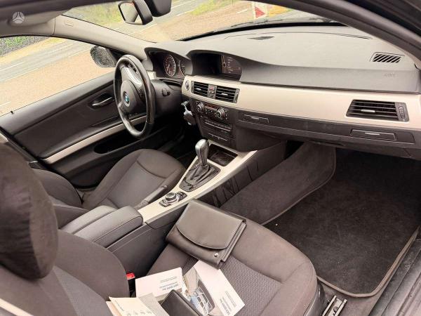 BMW 320 2012 in Plunge on AUTOMOTO.COM.LV Black BMW 320 2012 in Plunge, with an engine capacity of 2.00 L and mileage of 261 thousand km for 4800 €, photo 9 on AUTOMOTO.COM.LV