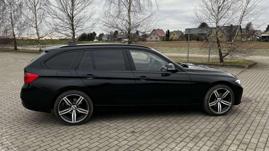 Melns BMW 320 2013 Panevēža, ar dzinēja tilpumu 2.00 L un nobraukumu 391 tūkst. km par 5850 €, foto 4 vietnē AUTOMOTO.COM.LV