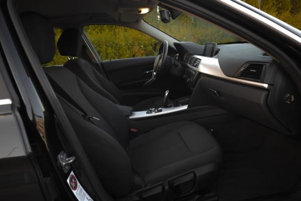 Black BMW 320 2013 in Riga, with an engine capacity of 2.00 L and mileage of 268 thousand km for 8900 €, photo 9 on AUTOMOTO.COM.LV