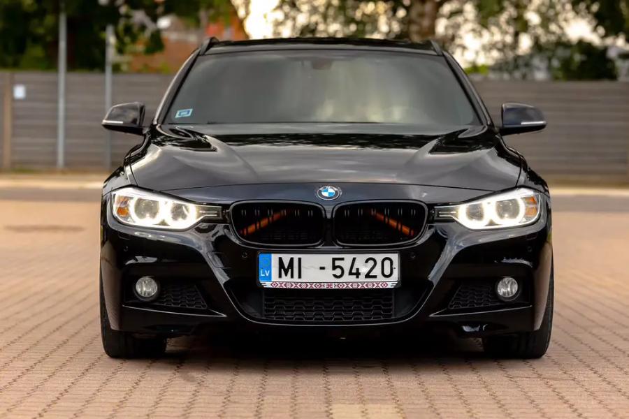 Black BMW 320 2013 in Jelgava, with an engine capacity of 2.00 L and mileage of 308 thousand km for 10300 €, photo 3 on AUTOMOTO.COM.LV