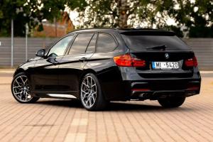 Black BMW 320 2013 in Jelgava, with an engine capacity of 2.00 L and mileage of 308 thousand km for 10300 €, photo 5 on AUTOMOTO.COM.LV