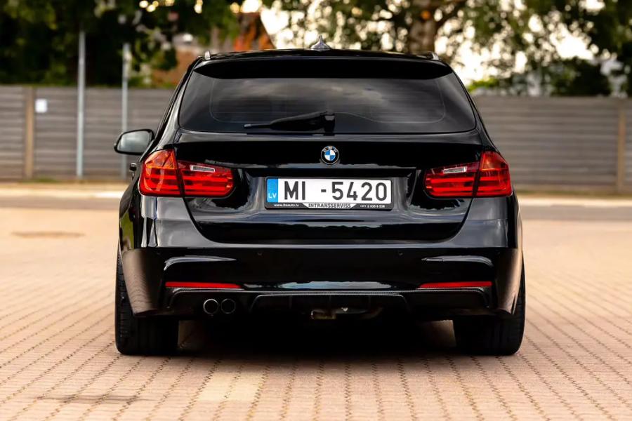 Black BMW 320 2013 in Jelgava, with an engine capacity of 2.00 L and mileage of 308 thousand km for 10300 €, photo 6 on AUTOMOTO.COM.LV