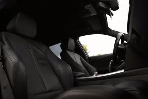 Black BMW 320 2013 in Jelgava, with an engine capacity of 2.00 L and mileage of 308 thousand km for 10300 €, photo 9 on AUTOMOTO.COM.LV