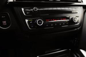 Black BMW 320 2013 in Jelgava, with an engine capacity of 2.00 L and mileage of 308 thousand km for 10300 €, photo 11 on AUTOMOTO.COM.LV