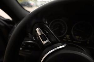 Black BMW 320 2013 in Jelgava, with an engine capacity of 2.00 L and mileage of 308 thousand km for 10300 €, photo 13 on AUTOMOTO.COM.LV