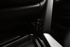 Black BMW 320 2013 in Jelgava, with an engine capacity of 2.00 L and mileage of 308 thousand km for 10300 €, photo 14 on AUTOMOTO.COM.LV