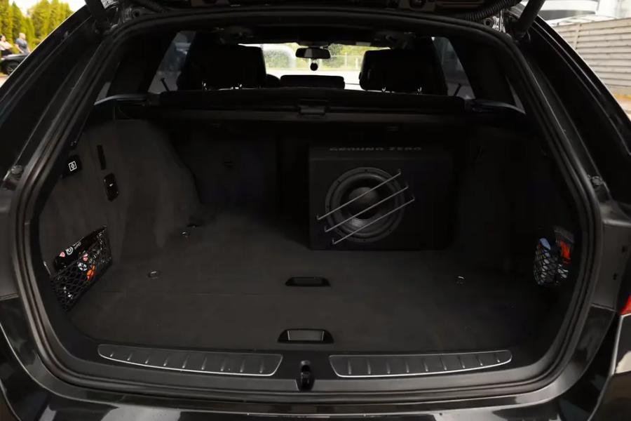 Black BMW 320 2013 in Jelgava, with an engine capacity of 2.00 L and mileage of 308 thousand km for 10300 €, photo 16 on AUTOMOTO.COM.LV