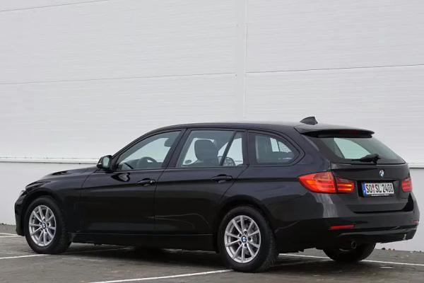 Black BMW 320 2013 in Riga, with an engine capacity of 2.00 L and mileage of 237 thousand km for 7600 €, photo 6 on AUTOMOTO.COM.LV