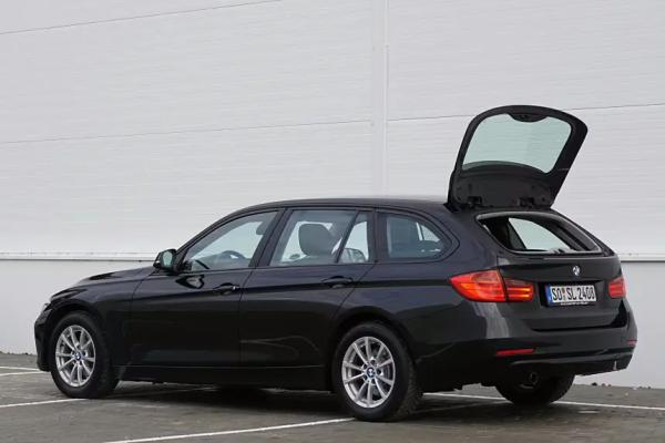 Black BMW 320 2013 in Riga, with an engine capacity of 2.00 L and mileage of 237 thousand km for 7600 €, photo 7 on AUTOMOTO.COM.LV