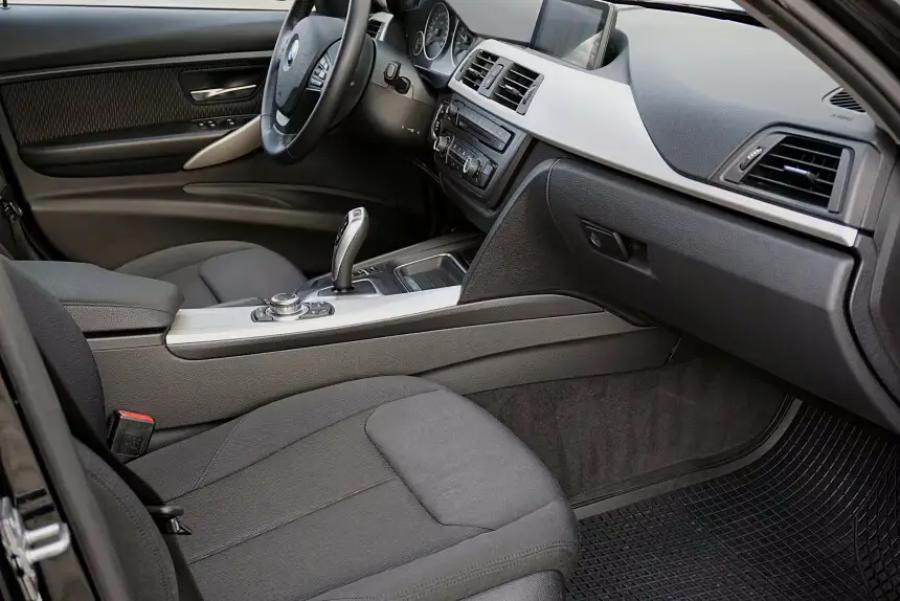 Melns BMW 320 2013 Rīga, ar dzinēja tilpumu 2.00 L un nobraukumu 237 tūkst. km par 7600 €, foto 14 vietnē AUTOMOTO.COM.LV