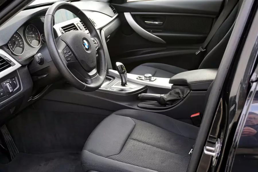 Melns BMW 320 2013 Rīga, ar dzinēja tilpumu 2.00 L un nobraukumu 237 tūkst. km par 7600 €, foto 17 vietnē AUTOMOTO.COM.LV