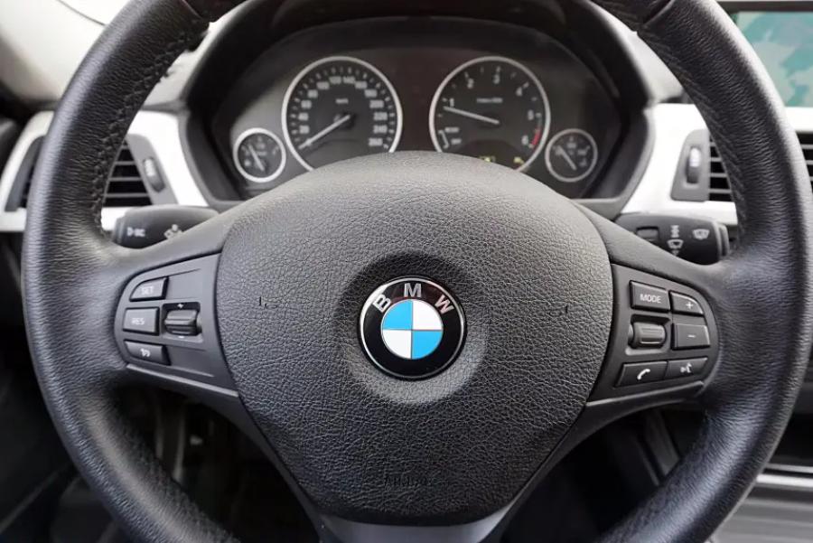 Melns BMW 320 2013 Rīga, ar dzinēja tilpumu 2.00 L un nobraukumu 237 tūkst. km par 7600 €, foto 19 vietnē AUTOMOTO.COM.LV