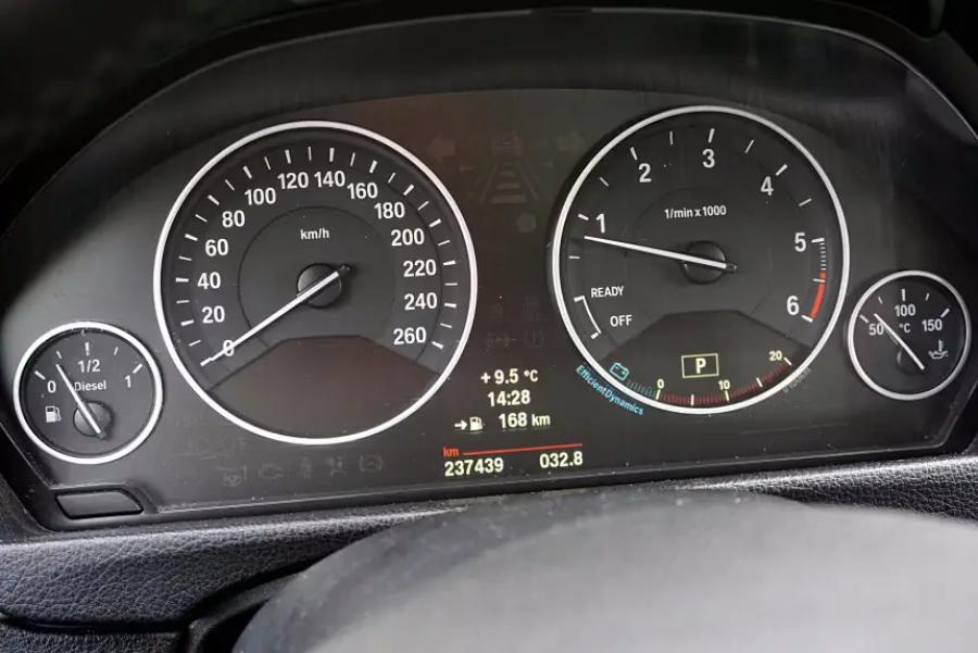 Melns BMW 320 2013 Rīga, ar dzinēja tilpumu 2.00 L un nobraukumu 237 tūkst. km par 7600 €, foto 20 vietnē AUTOMOTO.COM.LV