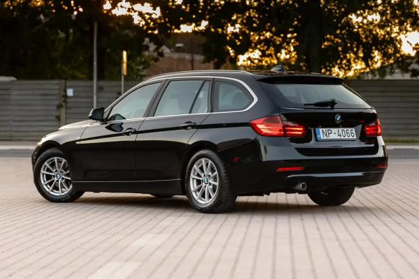 Black BMW 320 2013 in Jelgava, with an engine capacity of 2.00 L and mileage of 268 thousand km for 7900 €, photo 4 on AUTOMOTO.COM.LV