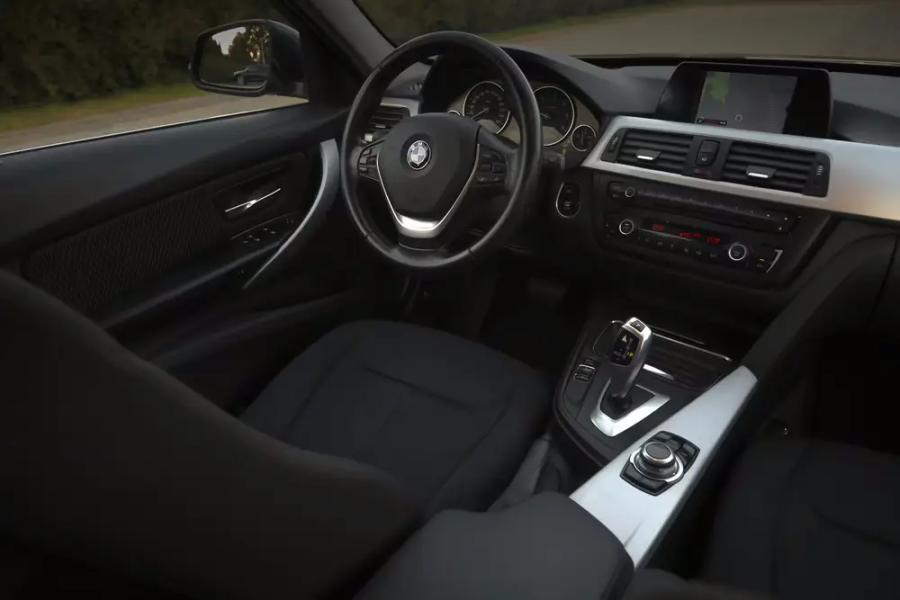 Melns BMW 320 2013 Jelgava, ar dzinēja tilpumu 2.00 L un nobraukumu 268 tūkst. km par 7900 €, foto 9 vietnē AUTOMOTO.COM.LV