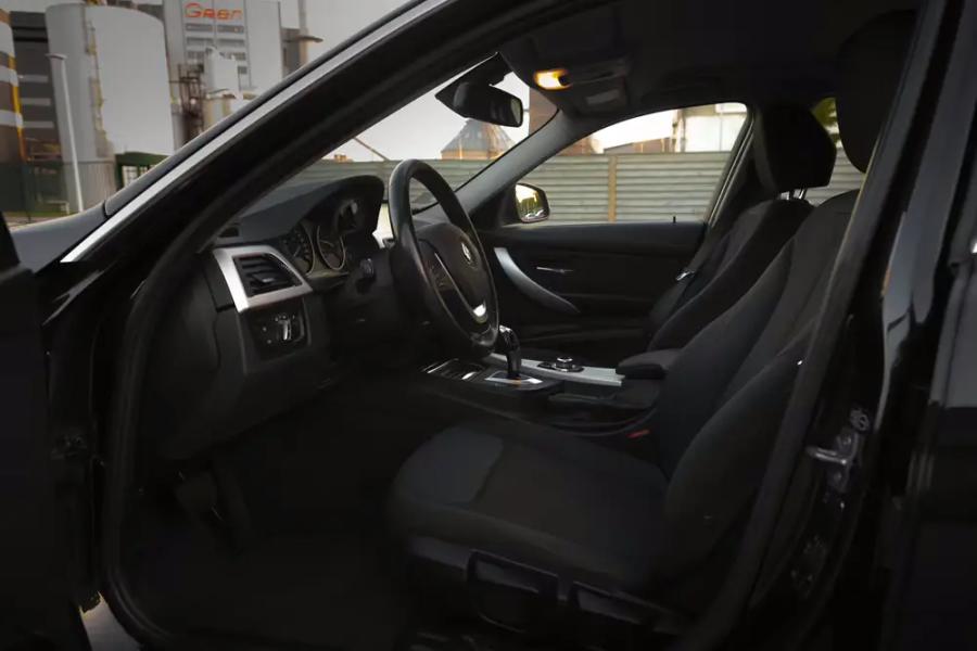 Melns BMW 320 2013 Jelgava, ar dzinēja tilpumu 2.00 L un nobraukumu 268 tūkst. km par 7900 €, foto 10 vietnē AUTOMOTO.COM.LV