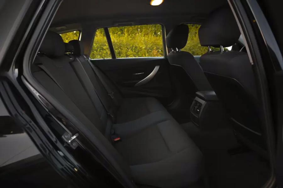 Melns BMW 320 2013 Jelgava, ar dzinēja tilpumu 2.00 L un nobraukumu 268 tūkst. km par 7900 €, foto 17 vietnē AUTOMOTO.COM.LV