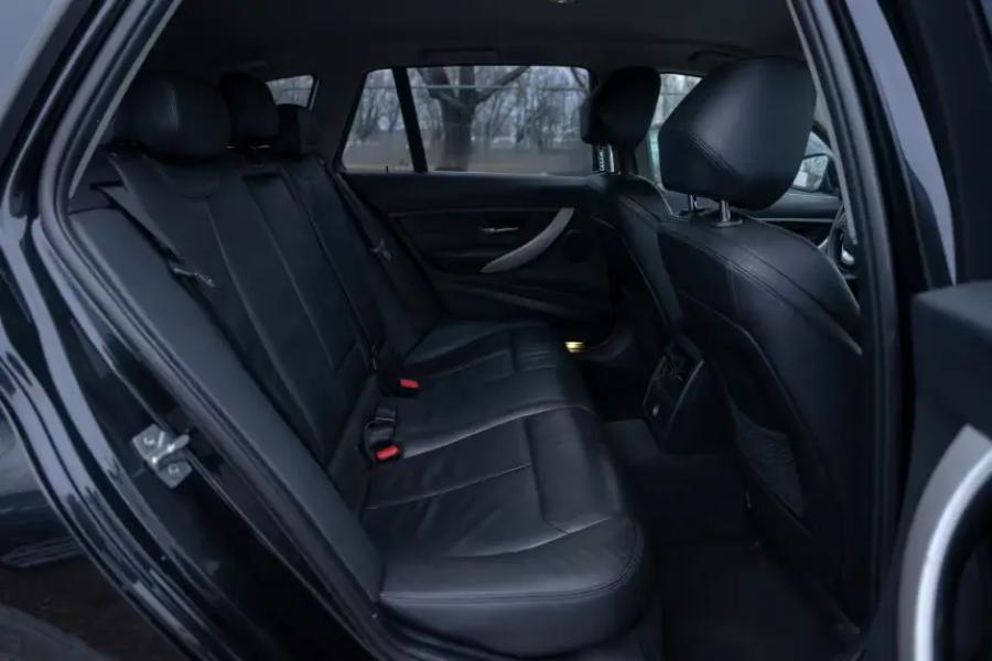 Melns BMW 320 2013 Liepāja, ar dzinēja tilpumu 2.00 L un nobraukumu 330 tūkst. km par 7850 €, foto 14 vietnē AUTOMOTO.COM.LV