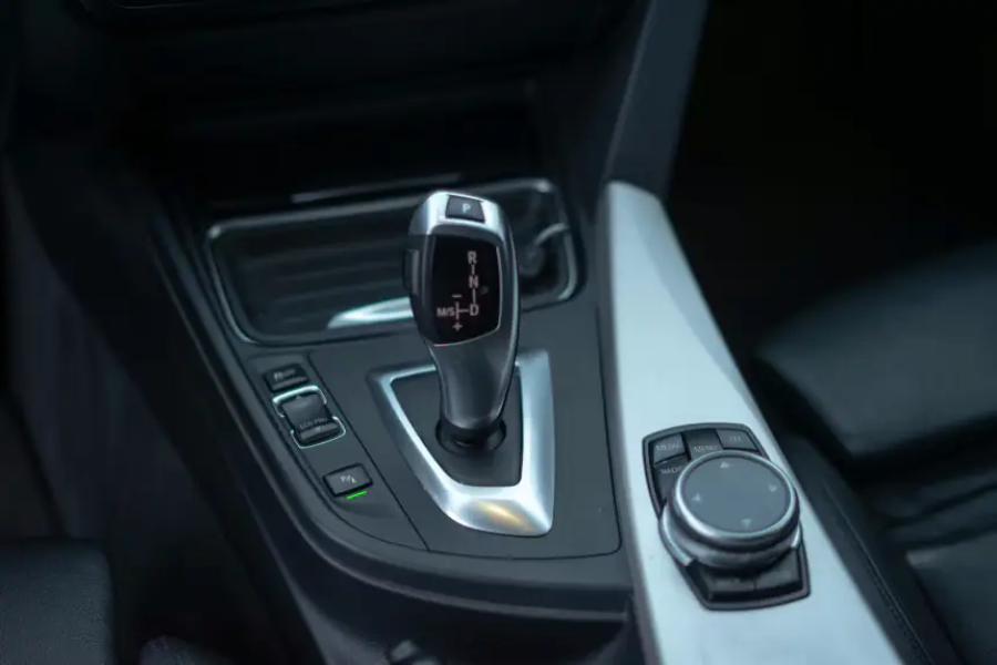 Melns BMW 320 2013 Liepāja, ar dzinēja tilpumu 2.00 L un nobraukumu 330 tūkst. km par 7850 €, foto 18 vietnē AUTOMOTO.COM.LV