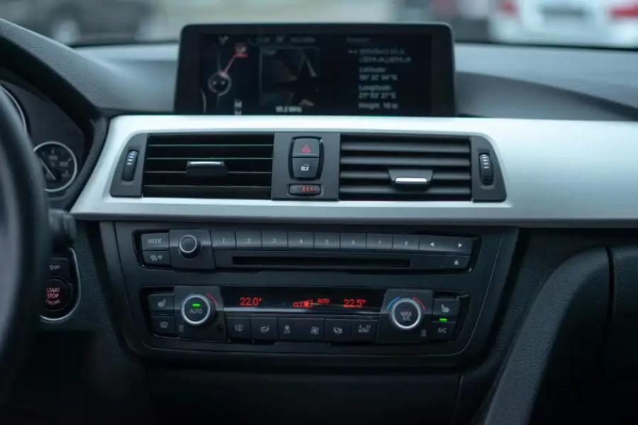 Melns BMW 320 2013 Liepāja, ar dzinēja tilpumu 2.00 L un nobraukumu 330 tūkst. km par 7850 €, foto 19 vietnē AUTOMOTO.COM.LV