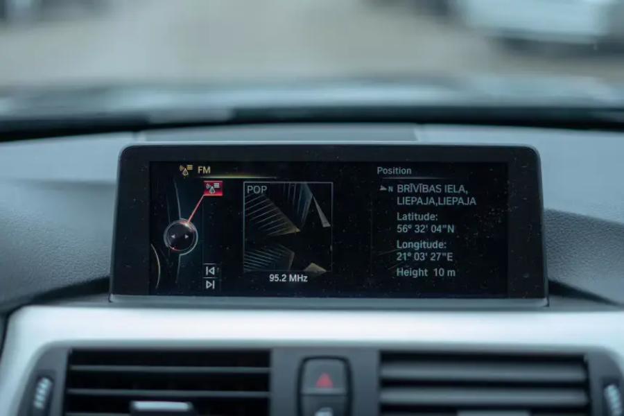 Melns BMW 320 2013 Liepāja, ar dzinēja tilpumu 2.00 L un nobraukumu 330 tūkst. km par 7850 €, foto 21 vietnē AUTOMOTO.COM.LV