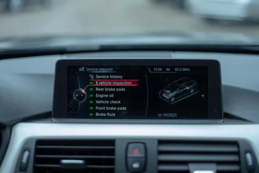 Melns BMW 320 2013 Liepāja, ar dzinēja tilpumu 2.00 L un nobraukumu 330 tūkst. km par 7850 €, foto 26 vietnē AUTOMOTO.COM.LV